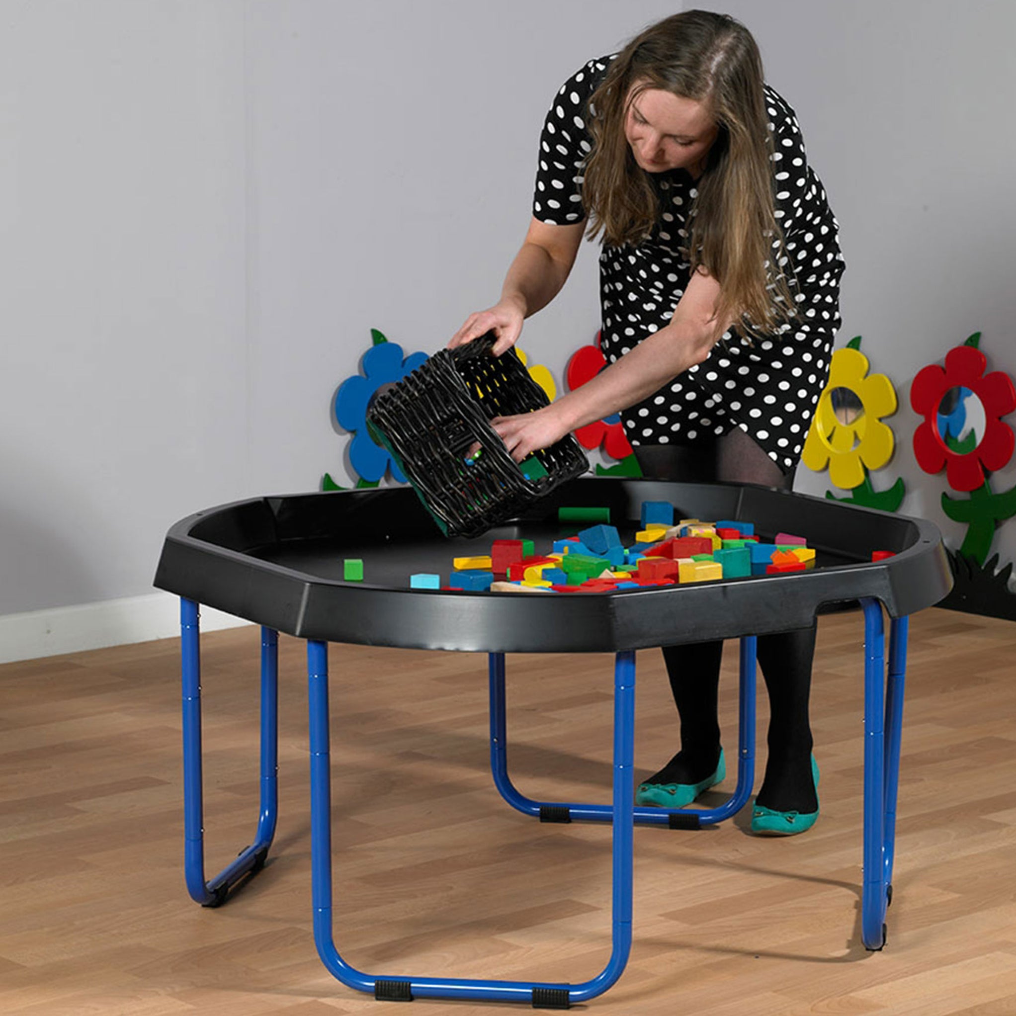 Plastic Active World Tuff Tray Black — Curiate NZ